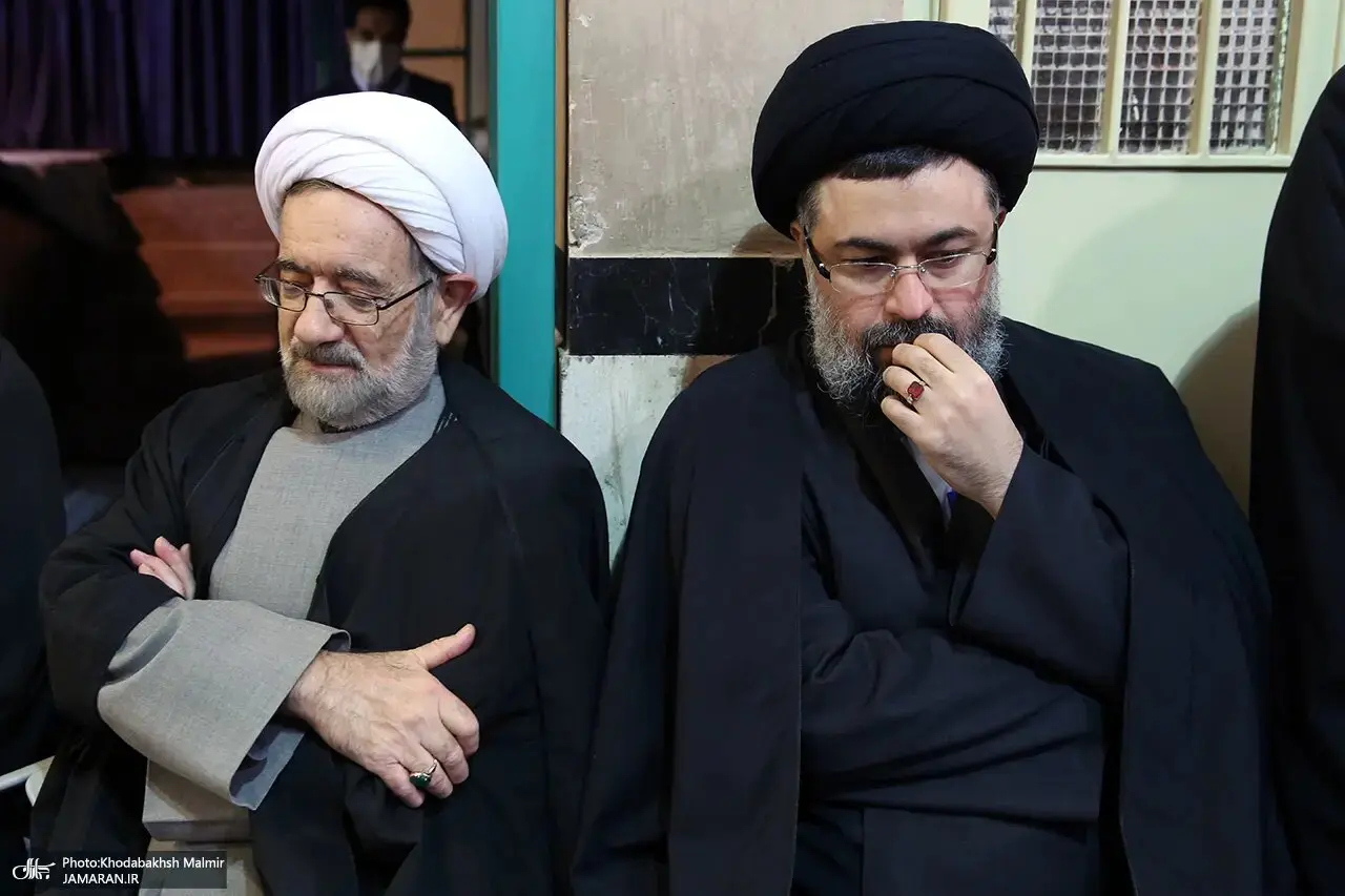 تصاویری جدید از برادر سید حسن خمینی در مراسم تشییع روحانی معروف عکس